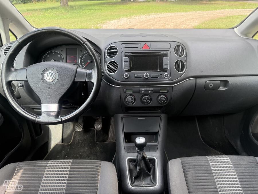 Black Volkswagen Golf Plus 2008 in Anyksciai, with an engine capacity of 1.90 L and mileage of 337 thousand km for 2200 €, photo 12 on AUTOMOTO.COM.LV