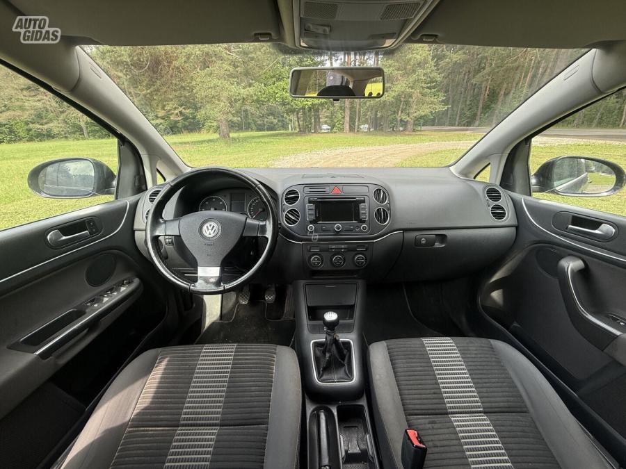 Black Volkswagen Golf Plus 2008 in Anyksciai, with an engine capacity of 1.90 L and mileage of 337 thousand km for 2200 €, photo 13 on AUTOMOTO.COM.LV