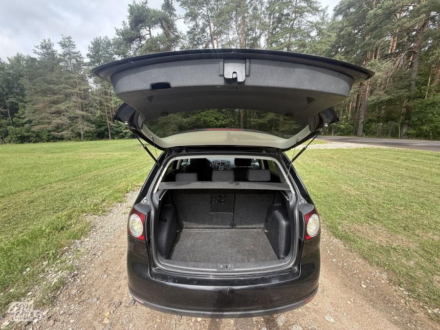 Black Volkswagen Golf Plus 2008 in Anyksciai, with an engine capacity of 1.90 L and mileage of 337 thousand km for 2200 €, photo 15 on AUTOMOTO.COM.LV