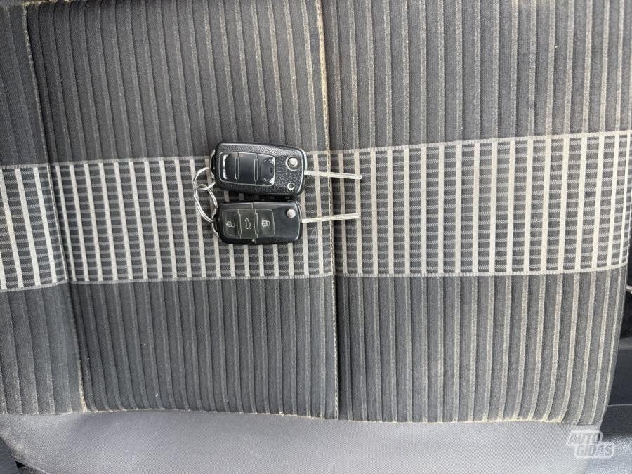 Black Volkswagen Golf Plus 2008 in Anyksciai, with an engine capacity of 1.90 L and mileage of 337 thousand km for 2200 €, photo 20 on AUTOMOTO.COM.LV