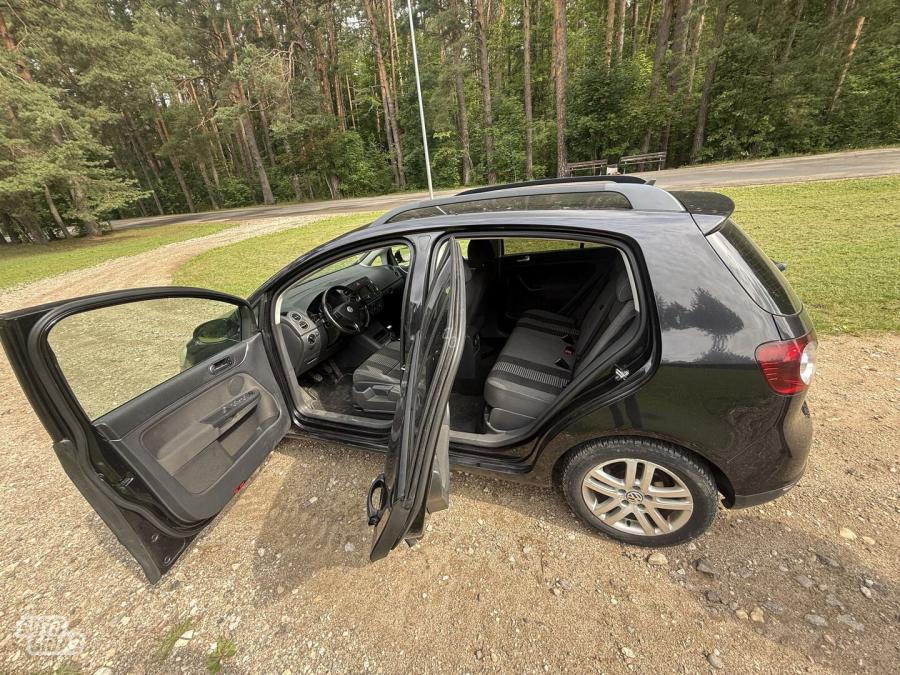 Black Volkswagen Golf Plus 2008 in Anyksciai, with an engine capacity of 1.90 L and mileage of 337 thousand km for 2200 €, photo 24 on AUTOMOTO.COM.LV