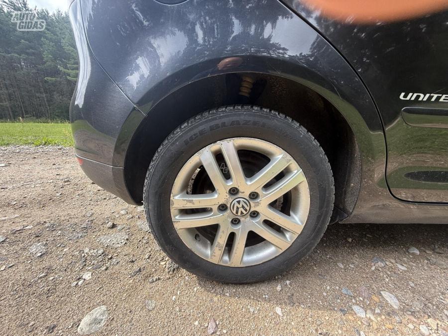 Black Volkswagen Golf Plus 2008 in Anyksciai, with an engine capacity of 1.90 L and mileage of 337 thousand km for 2200 €, photo 30 on AUTOMOTO.COM.LV