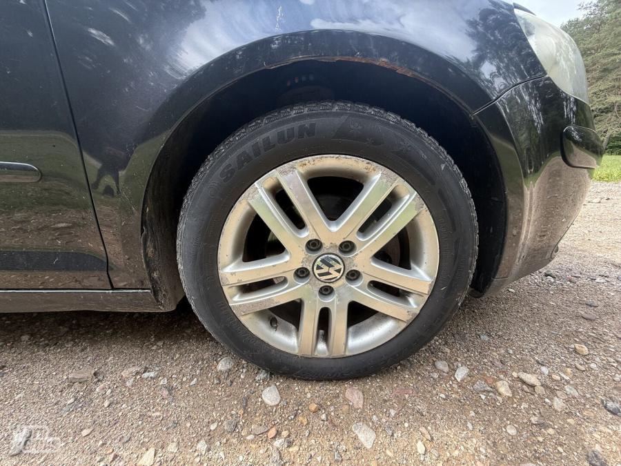 Black Volkswagen Golf Plus 2008 in Anyksciai, with an engine capacity of 1.90 L and mileage of 337 thousand km for 2200 €, photo 31 on AUTOMOTO.COM.LV