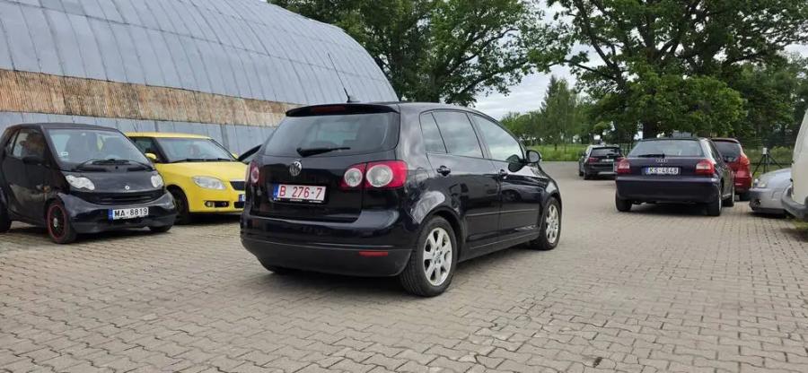 Melns Volkswagen Golf Plus 2008 Valmiera, ar dzinēja tilpumu 1.90 L un nobraukumu 384 tūkst. km par 1400 €, foto 4 vietnē AUTOMOTO.COM.LV