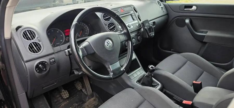 Melns Volkswagen Golf Plus 2008 Valmiera, ar dzinēja tilpumu 1.90 L un nobraukumu 384 tūkst. km par 1400 €, foto 9 vietnē AUTOMOTO.COM.LV