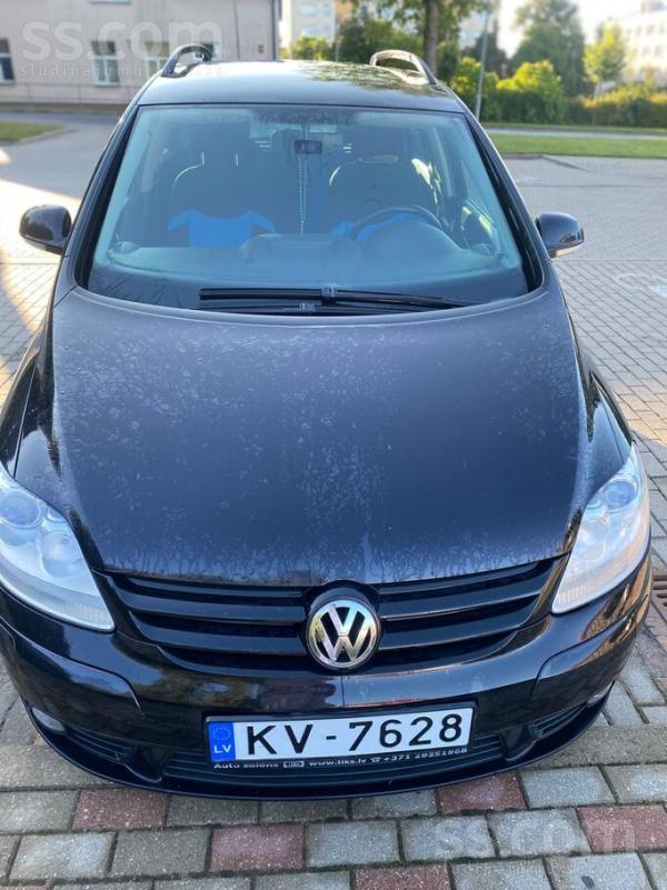 Black Volkswagen Golf Plus 2008 in Limbazi, with an engine capacity of 2.00 L and mileage of 323 thousand km for 2250 €, photo 4 on AUTOMOTO.COM.LV