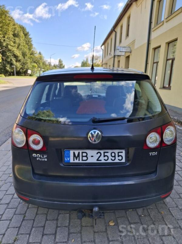 Melns Volkswagen Golf Plus 2008 Cēsis, ar dzinēja tilpumu 1.90 L un nobraukumu 260 tūkst. km par 2600 €, foto 4 vietnē AUTOMOTO.COM.LV