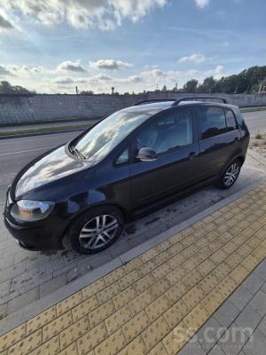 Black Volkswagen Golf Plus 2008 in Riga, with an engine capacity of 1.90 L and mileage of 309 thousand km for 2700 €, photo 3 on AUTOMOTO.COM.LV