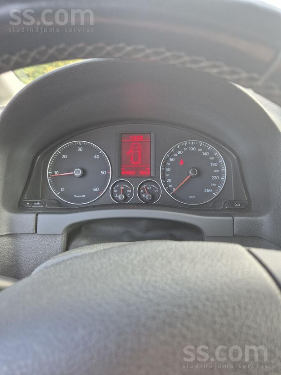 Black Volkswagen Golf Plus 2008 in Riga, with an engine capacity of 1.90 L and mileage of 309 thousand km for 2700 €, photo 7 on AUTOMOTO.COM.LV