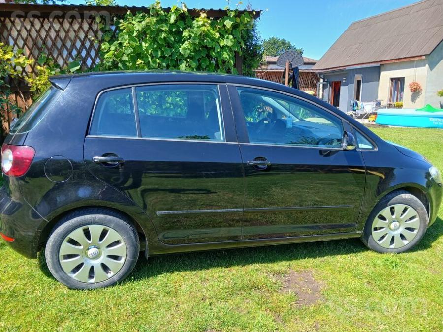 Melns Volkswagen Golf Plus 2009 Tukums, ar dzinēja tilpumu 1.60 L un nobraukumu 0 tūkst. km par 3000 €, foto 4 vietnē AUTOMOTO.COM.LV