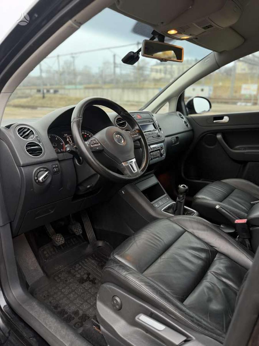 Black Volkswagen Golf Plus 2009 in Vilnius, with an engine capacity of 1.97 L and mileage of 310 thousand km for 4450 €, photo 6 on AUTOMOTO.COM.LV