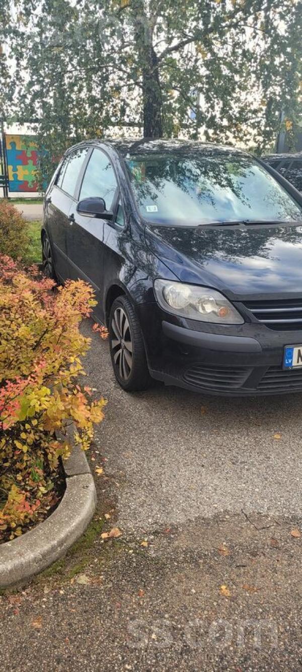 Black Volkswagen Golf Plus 2009 in Riga, with an engine capacity of 1.90 L and mileage of 330 thousand km for 1100 €, photo 5 on AUTOMOTO.COM.LV
