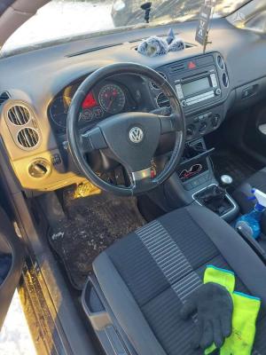 Melns Volkswagen Golf Plus 2009 Alīta, ar dzinēja tilpumu 1.90 L un nobraukumu 370 tūkst. km par 2200 €, foto  vietnē AUTOMOTO.COM.LV