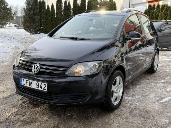 Black Volkswagen Golf Plus 2009 in Vilnius, with an engine capacity of 1.39 L and mileage of 306 thousand km for 2000 €, photo 1 on AUTOMOTO.COM.LV