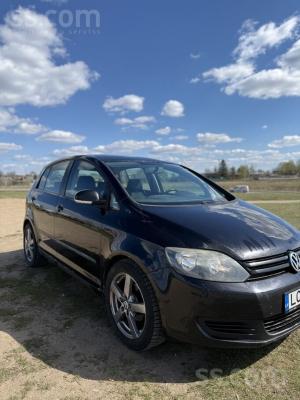 Black Volkswagen Golf Plus 2009 in Daugavpils, with an engine capacity of 1.60 L and mileage of 352 thousand km for 3100 €, photo  on AUTOMOTO.COM.LV