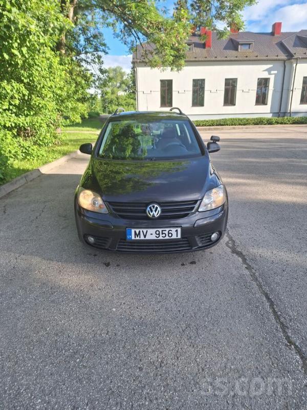 Melns Volkswagen Golf Plus 2009 Ludza, ar dzinēja tilpumu 1.90 L un nobraukumu 212 tūkst. km par 1800 €, foto 1 vietnē AUTOMOTO.COM.LV