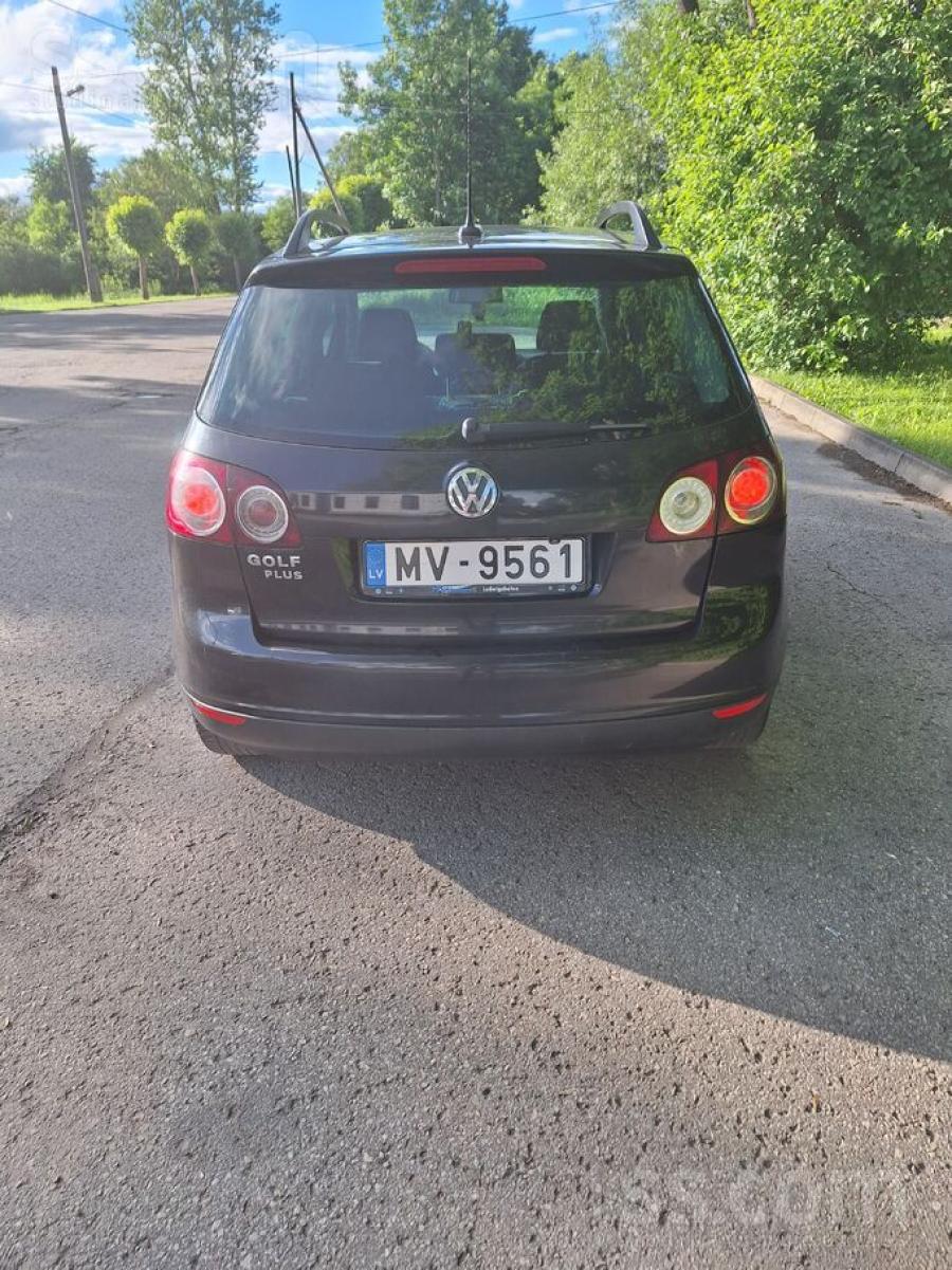 Black Volkswagen Golf Plus 2009 in Ludza, with an engine capacity of 1.90 L and mileage of 212 thousand km for 1800 €, photo 4 on AUTOMOTO.COM.LV