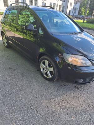 Black Volkswagen Golf Plus 2009 in Ludza, with an engine capacity of 1.90 L and mileage of 212 thousand km for 1800 €, photo 5 on AUTOMOTO.COM.LV