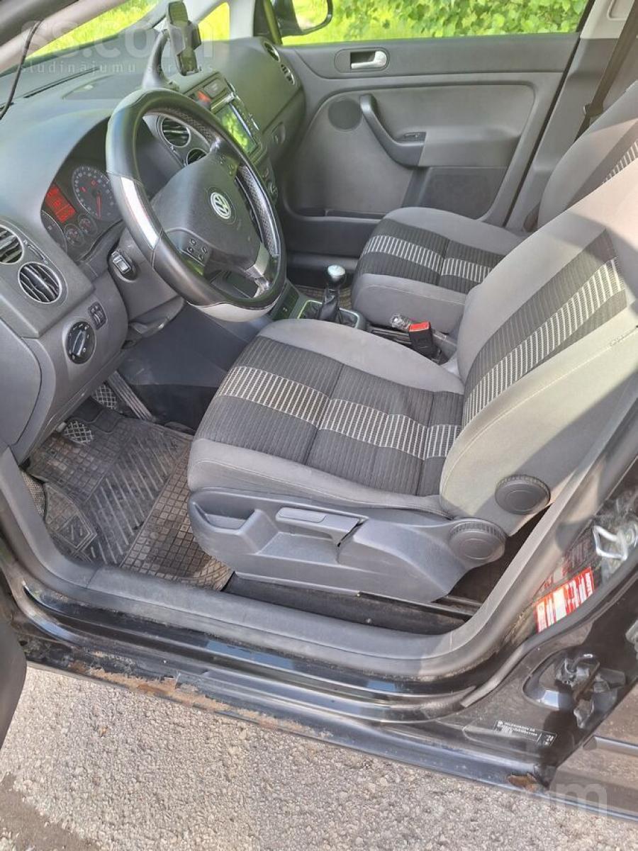 Black Volkswagen Golf Plus 2009 in Ludza, with an engine capacity of 1.90 L and mileage of 212 thousand km for 1800 €, photo 7 on AUTOMOTO.COM.LV