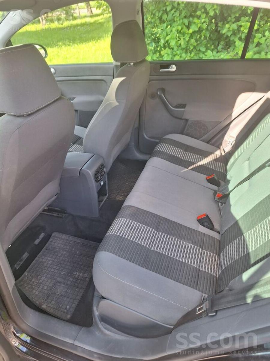 Black Volkswagen Golf Plus 2009 in Ludza, with an engine capacity of 1.90 L and mileage of 212 thousand km for 1800 €, photo 8 on AUTOMOTO.COM.LV