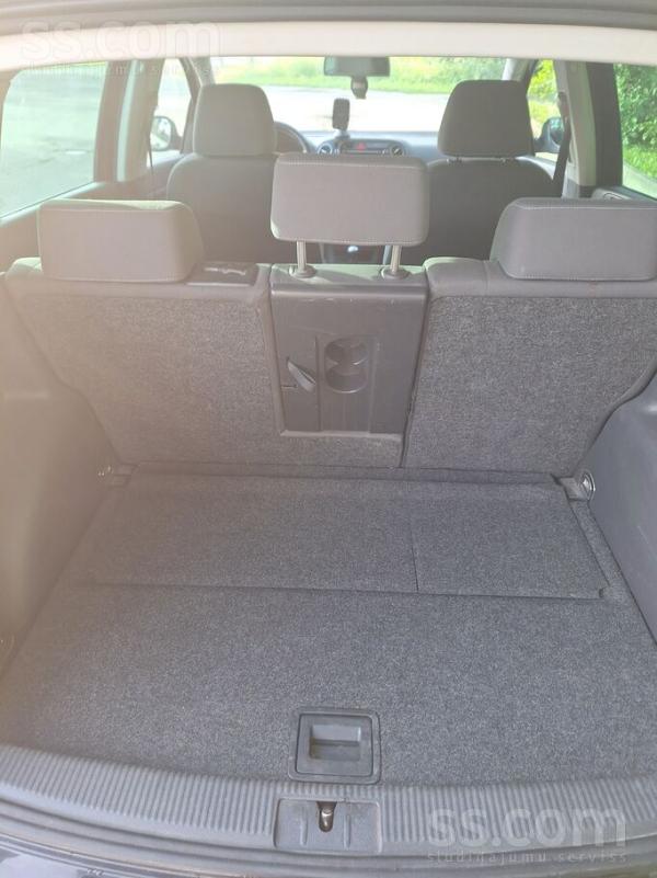 Black Volkswagen Golf Plus 2009 in Ludza, with an engine capacity of 1.90 L and mileage of 212 thousand km for 1800 €, photo 8 on AUTOMOTO.COM.LV