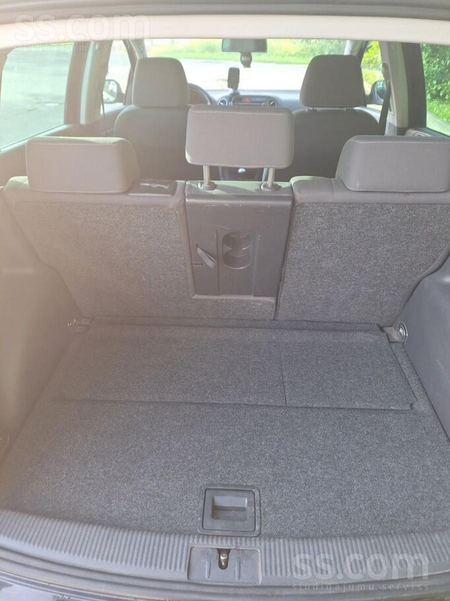 Black Volkswagen Golf Plus 2009 in Ludza, with an engine capacity of 1.90 L and mileage of 212 thousand km for 1800 €, photo 9 on AUTOMOTO.COM.LV