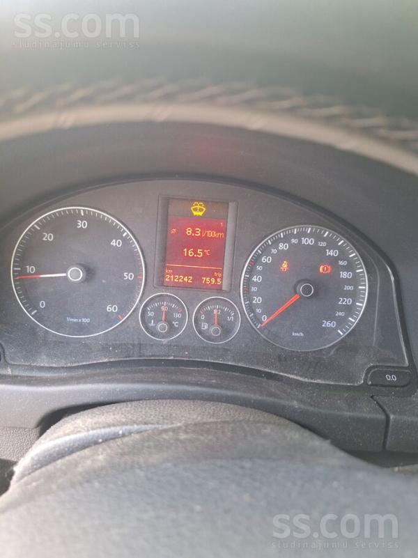 Black Volkswagen Golf Plus 2009 in Ludza, with an engine capacity of 1.90 L and mileage of 212 thousand km for 1800 €, photo 10 on AUTOMOTO.COM.LV