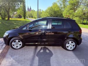 Melns Volkswagen Golf Plus 2009 Rēzekne, ar dzinēja tilpumu 2.00 L un nobraukumu 0 tūkst. km par 4450 €, foto 11 vietnē AUTOMOTO.COM.LV