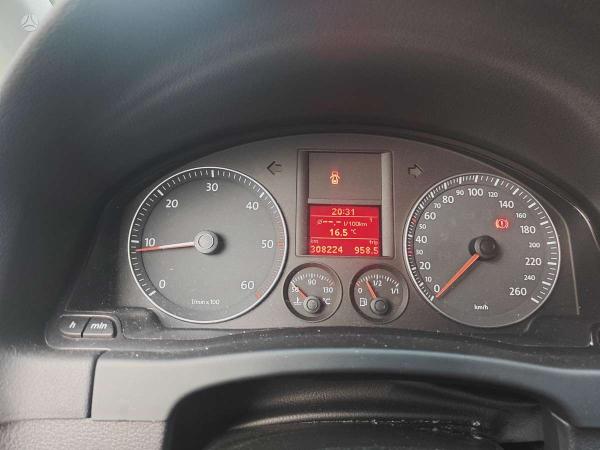 Black Volkswagen Golf Plus 2009 in Vilnius, with an engine capacity of 1.90 L and mileage of 308 thousand km for 1100 €, photo 2 on AUTOMOTO.COM.LV
