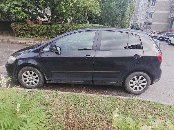 Black Volkswagen Golf Plus 2009 in Vilnius, with an engine capacity of 1.90 L and mileage of 308 thousand km for 1100 €, photo 4 on AUTOMOTO.COM.LV