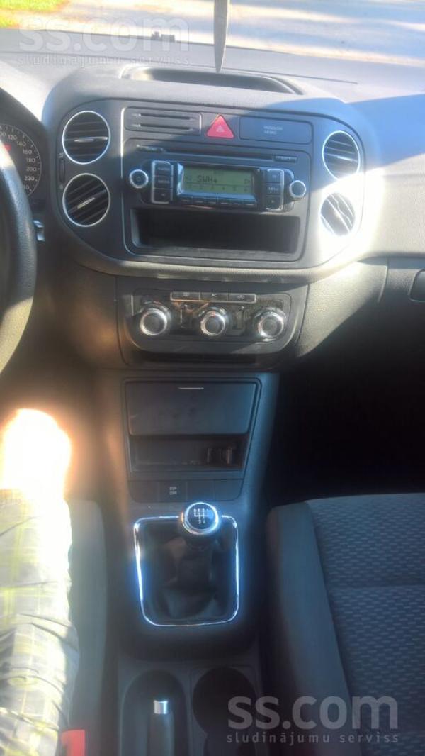Black Volkswagen Golf Plus 2009 in Riga, with an engine capacity of 1.40 L and mileage of 259 thousand km for 4000 €, photo 10 on AUTOMOTO.COM.LV