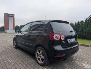 Black Volkswagen Golf Plus 2009 in Klaipeda, with an engine capacity of 2.00 L and mileage of 205 thousand km for 3500 €, photo 4 on AUTOMOTO.COM.LV