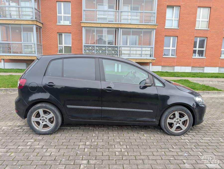 Black Volkswagen Golf Plus 2009 in Klaipeda, with an engine capacity of 2.00 L and mileage of 205 thousand km for 3500 €, photo 7 on AUTOMOTO.COM.LV