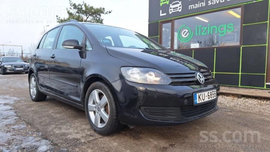 Black Volkswagen Golf Plus 2010 in Riga, with an engine capacity of 1.60 L and mileage of 296 thousand km for 3990 €, photo 3 on AUTOMOTO.COM.LV