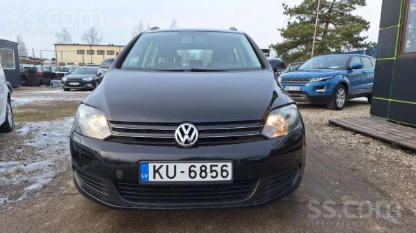 Black Volkswagen Golf Plus 2010 in Riga, with an engine capacity of 1.60 L and mileage of 296 thousand km for 3990 €, photo 5 on AUTOMOTO.COM.LV