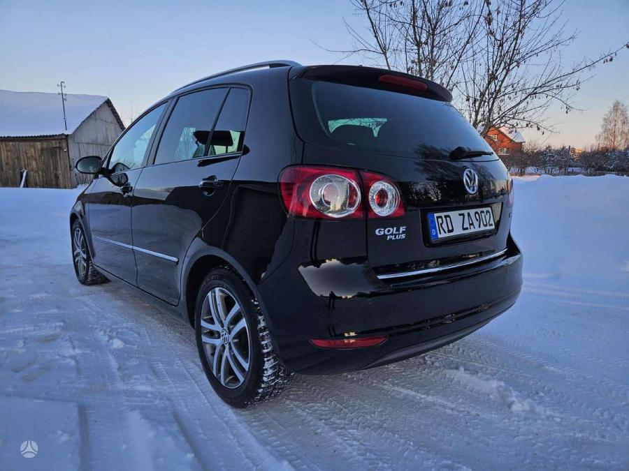 Melns Volkswagen Golf Plus 2010 Radviliškis, ar dzinēja tilpumu 1.60 L un nobraukumu 250 tūkst. km par 4500 €, foto 5 vietnē AUTOMOTO.COM.LV