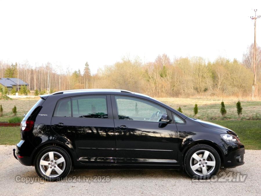 Black Volkswagen Golf Plus 2010 in Viljandi, with an engine capacity of 1.40 L and mileage of 228 thousand km for 3490 €, photo 8 on AUTOMOTO.COM.LV
