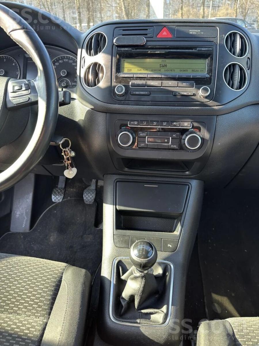 Melns Volkswagen Golf Plus 2010 Rīga, ar dzinēja tilpumu 1.60 L un nobraukumu 366 tūkst. km par 2890 €, foto 9 vietnē AUTOMOTO.COM.LV