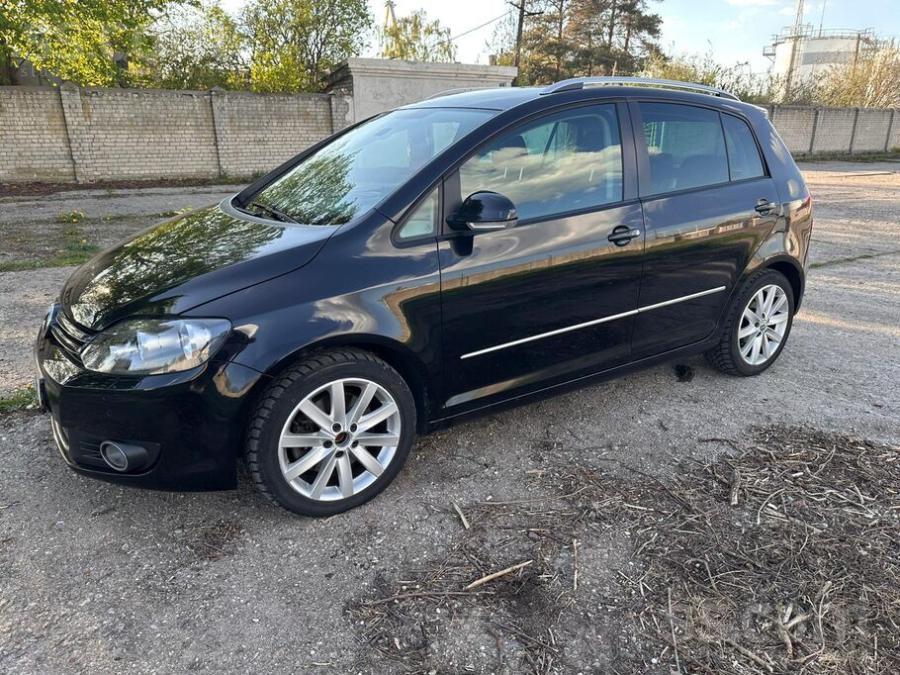 Melns Volkswagen Golf Plus 2010 Liepāja, ar dzinēja tilpumu 1.40 L un nobraukumu 252 tūkst. km par 5400 €, foto 1 vietnē AUTOMOTO.COM.LV
