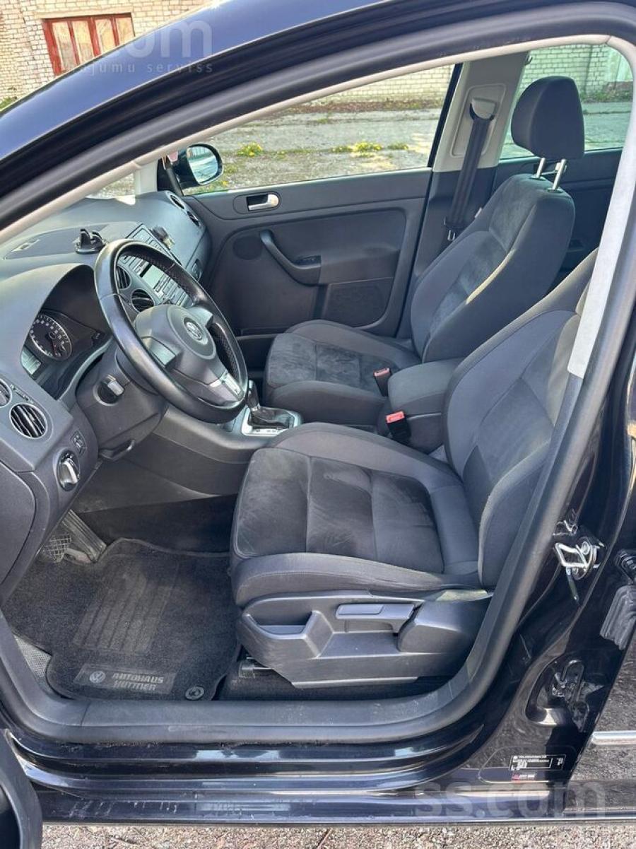 Melns Volkswagen Golf Plus 2010 Liepāja, ar dzinēja tilpumu 1.40 L un nobraukumu 252 tūkst. km par 5400 €, foto 3 vietnē AUTOMOTO.COM.LV