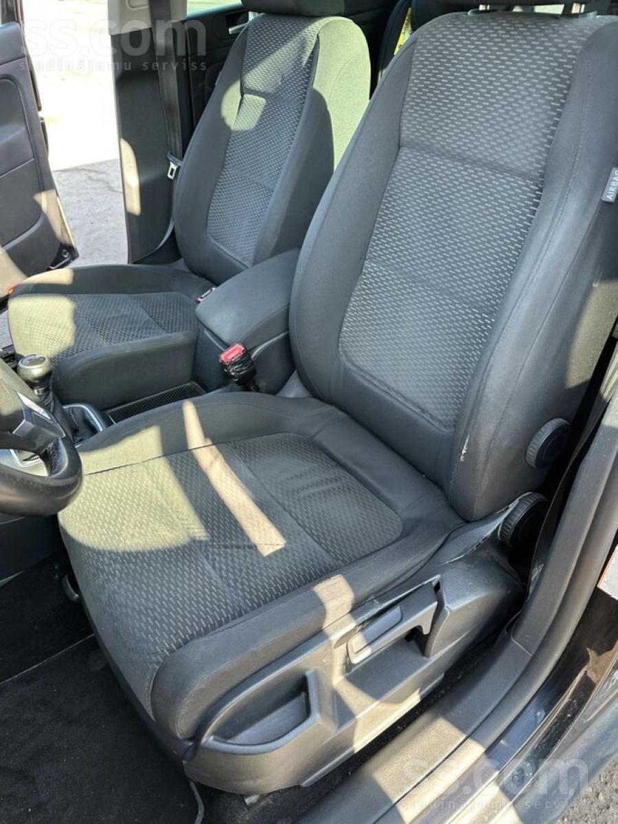 Melns Volkswagen Golf Plus 2010 Rīga, ar dzinēja tilpumu 1.60 L un nobraukumu 366 tūkst. km par 2700 €, foto 12 vietnē AUTOMOTO.COM.LV
