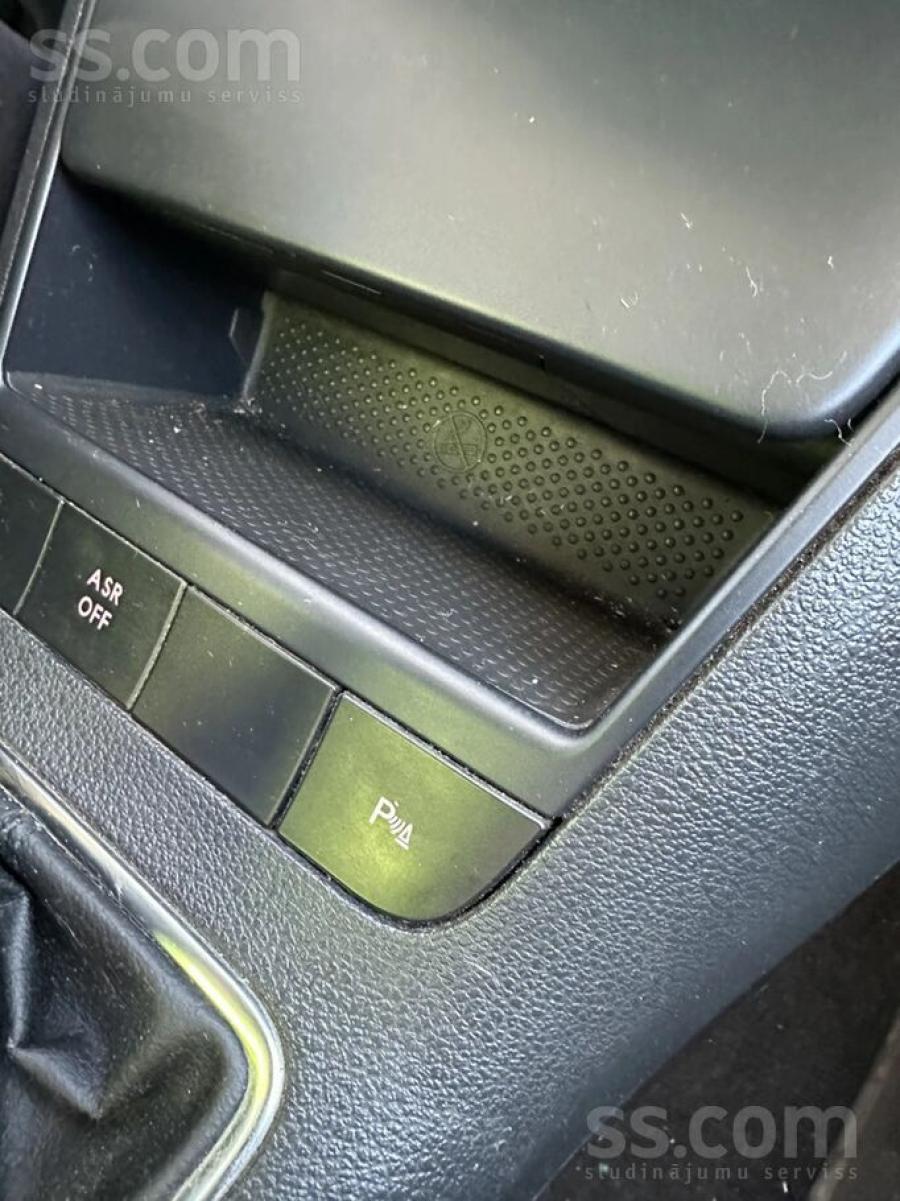 Melns Volkswagen Golf Plus 2010 Rīga, ar dzinēja tilpumu 1.60 L un nobraukumu 366 tūkst. km par 2700 €, foto 20 vietnē AUTOMOTO.COM.LV