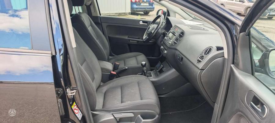 Melns Volkswagen Golf Plus 2010 Utena, ar dzinēja tilpumu 1.60 L un nobraukumu 229 tūkst. km par 3450 €, foto 12 vietnē AUTOMOTO.COM.LV