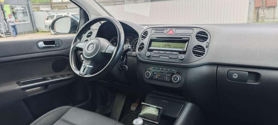 Melns Volkswagen Golf Plus 2010 Utena, ar dzinēja tilpumu 1.60 L un nobraukumu 229 tūkst. km par 3450 €, foto 13 vietnē AUTOMOTO.COM.LV