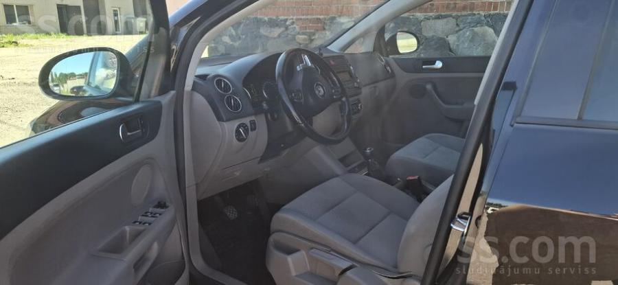 Black Volkswagen Golf Plus 2010 in Rezekne, with an engine capacity of 1.60 L and mileage of 0 thousand km for 3950 €, photo 6 on AUTOMOTO.COM.LV