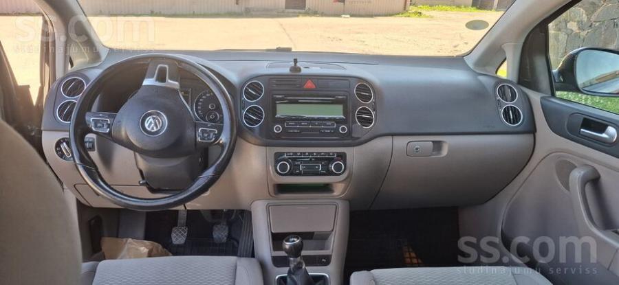 Black Volkswagen Golf Plus 2010 in Rezekne, with an engine capacity of 1.60 L and mileage of 0 thousand km for 3950 €, photo 8 on AUTOMOTO.COM.LV