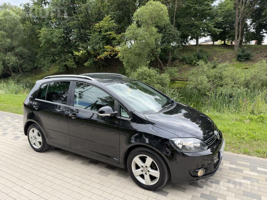 Melns Volkswagen Golf Plus 2010 Rēzekne, ar dzinēja tilpumu 1.60 L un nobraukumu 0 tūkst. km par 3950 €, foto 3 vietnē AUTOMOTO.COM.LV