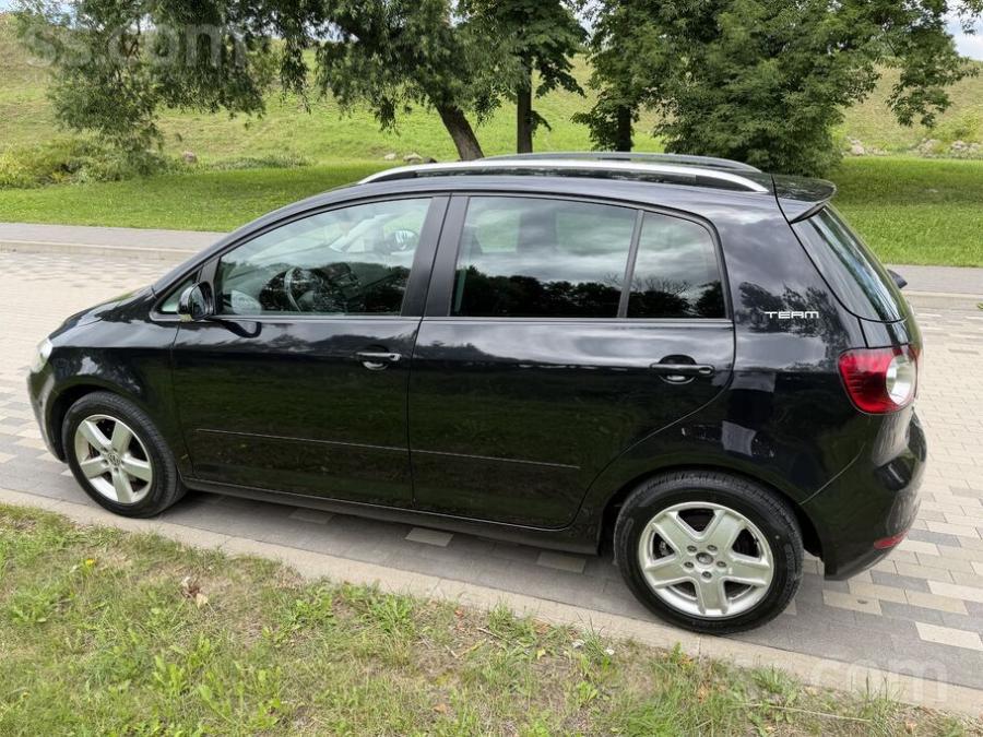 Melns Volkswagen Golf Plus 2010 Rēzekne, ar dzinēja tilpumu 1.60 L un nobraukumu 0 tūkst. km par 3950 €, foto 5 vietnē AUTOMOTO.COM.LV