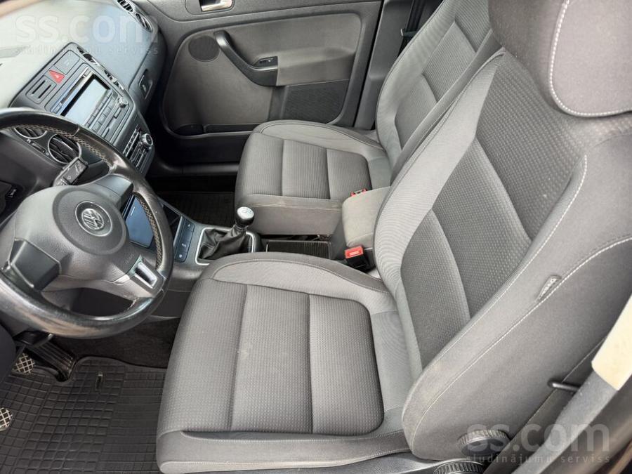 Melns Volkswagen Golf Plus 2010 Rēzekne, ar dzinēja tilpumu 1.60 L un nobraukumu 0 tūkst. km par 3950 €, foto 12 vietnē AUTOMOTO.COM.LV