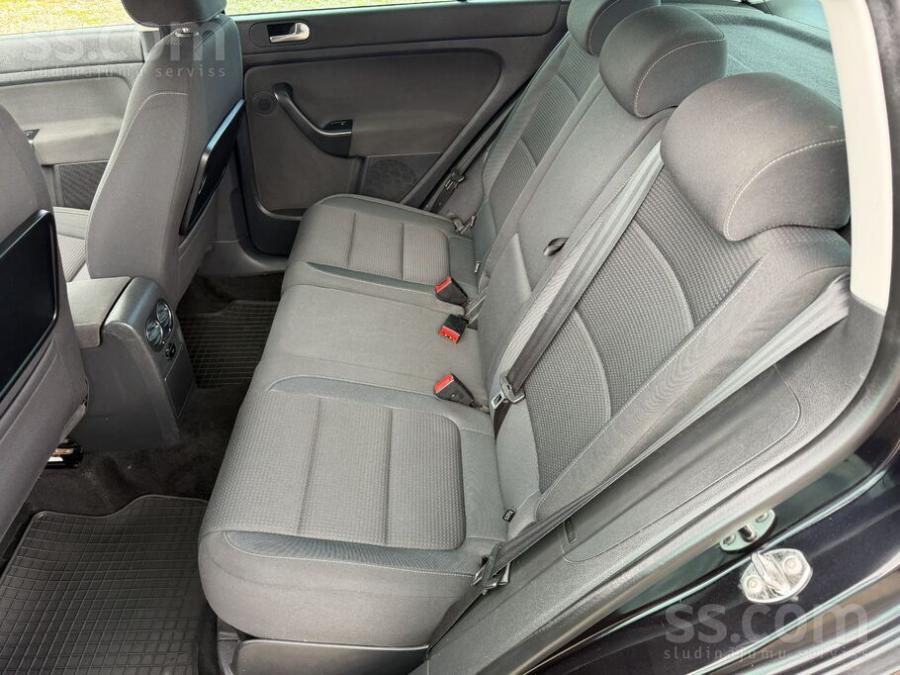Melns Volkswagen Golf Plus 2010 Rēzekne, ar dzinēja tilpumu 1.60 L un nobraukumu 0 tūkst. km par 3950 €, foto 13 vietnē AUTOMOTO.COM.LV